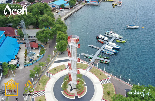 Melihat Indahnya Kota Sabang dari Atas Menara Merah Putih