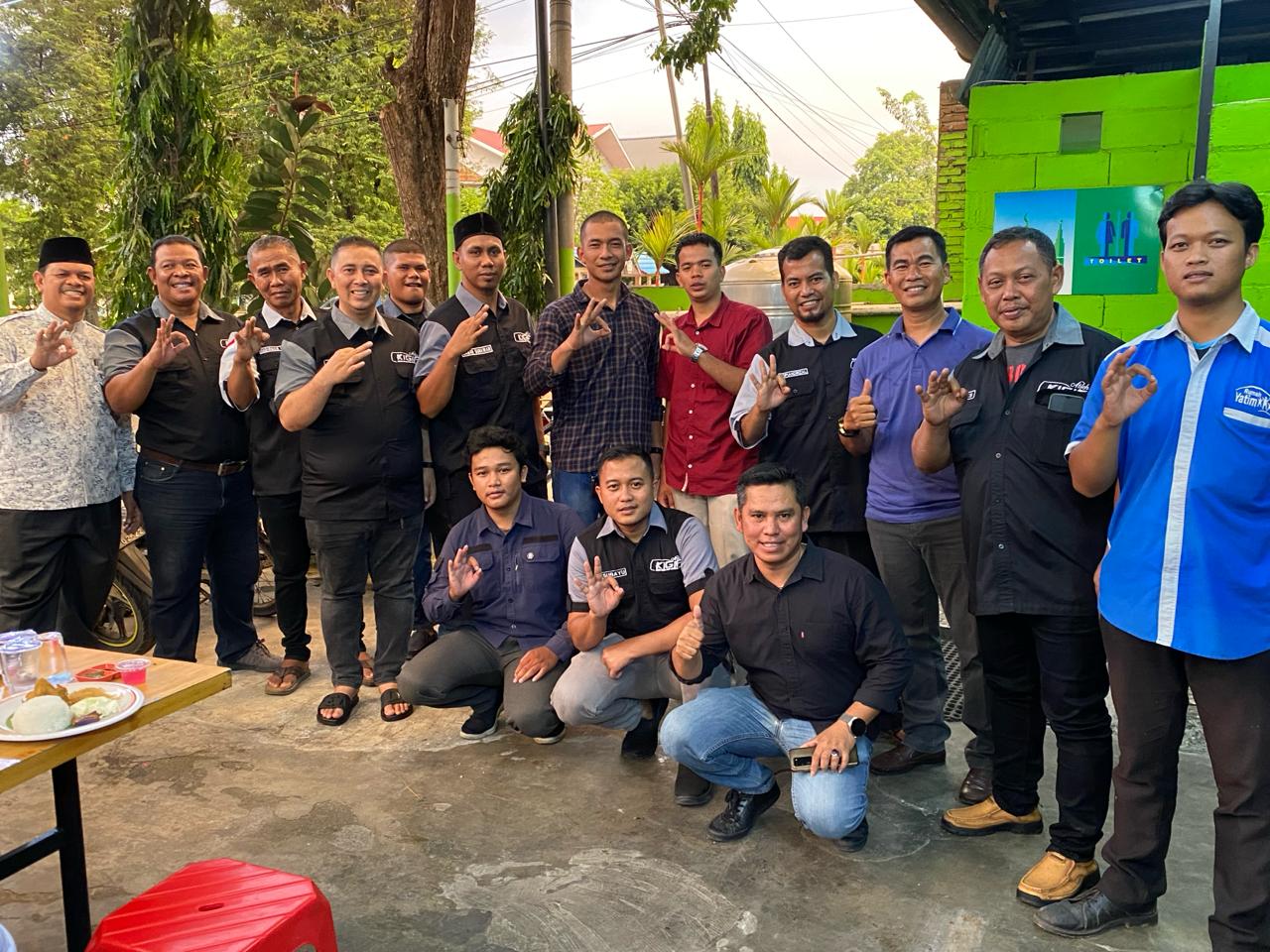 Komunitas Kijang Innova Grup Indonesia Family Aceh Santuni Anak Yatim