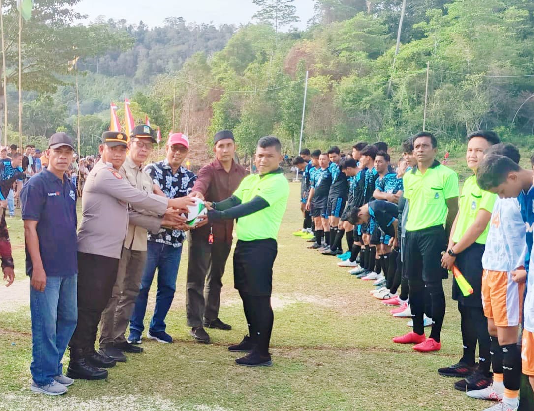 Camat Pulo Aceh Buka Turnamen Sepak Bola Apdesi Cup Tahun 2024