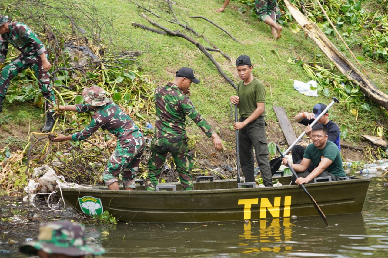 Pangdam Iskandar Muda Pimpin Karya Bhakti Serentak dalam Rangka HUT Ke-79 TNI