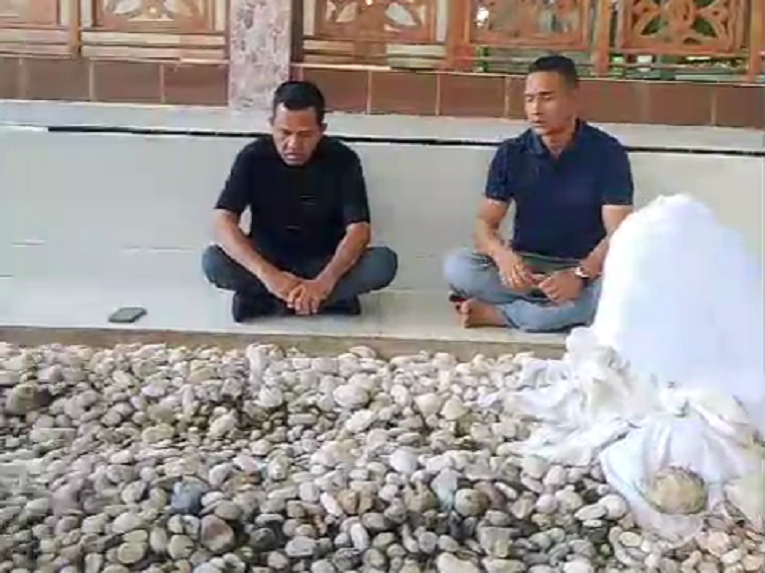 Ketua Komisi VI DPRA Tgk Agam Ziarah Makam Pejuang Aceh Tgk Abdullah ...