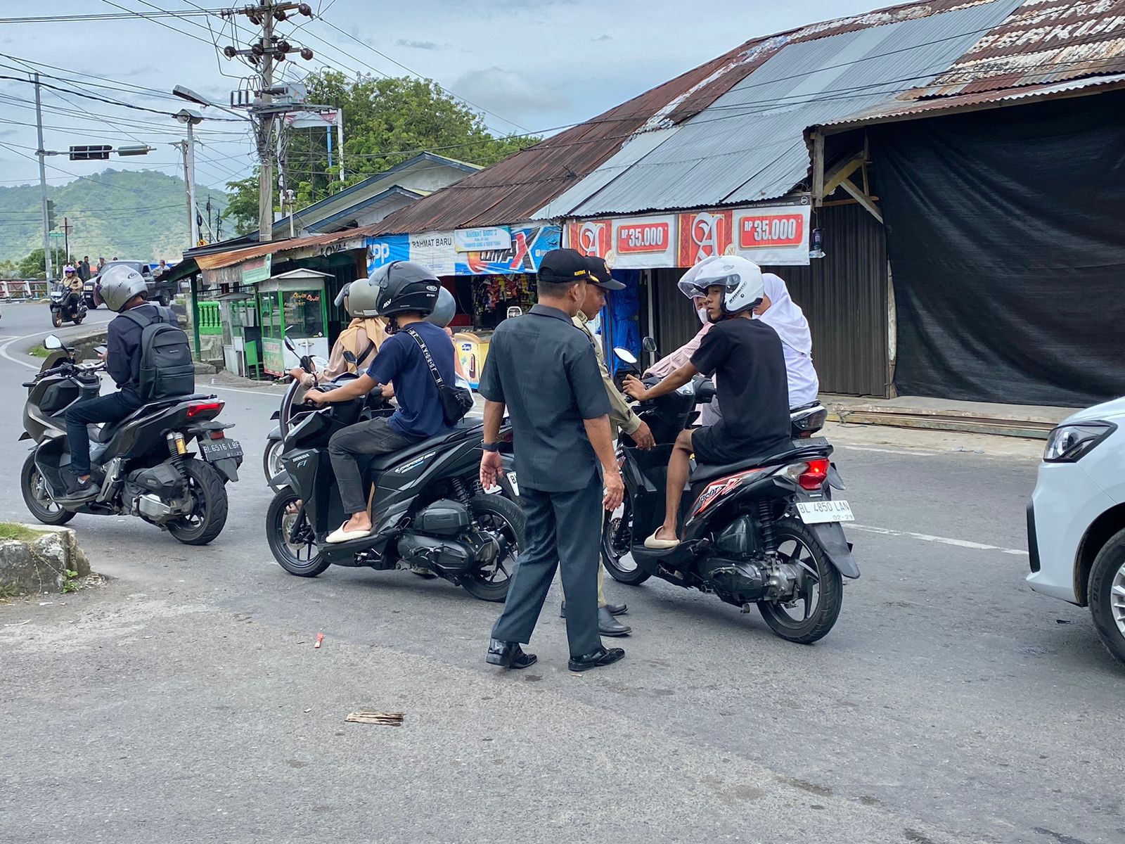 Satpol PP dan WH Aceh Besar Tertibkan Pelanggar Busana Islami di Tiga Titik