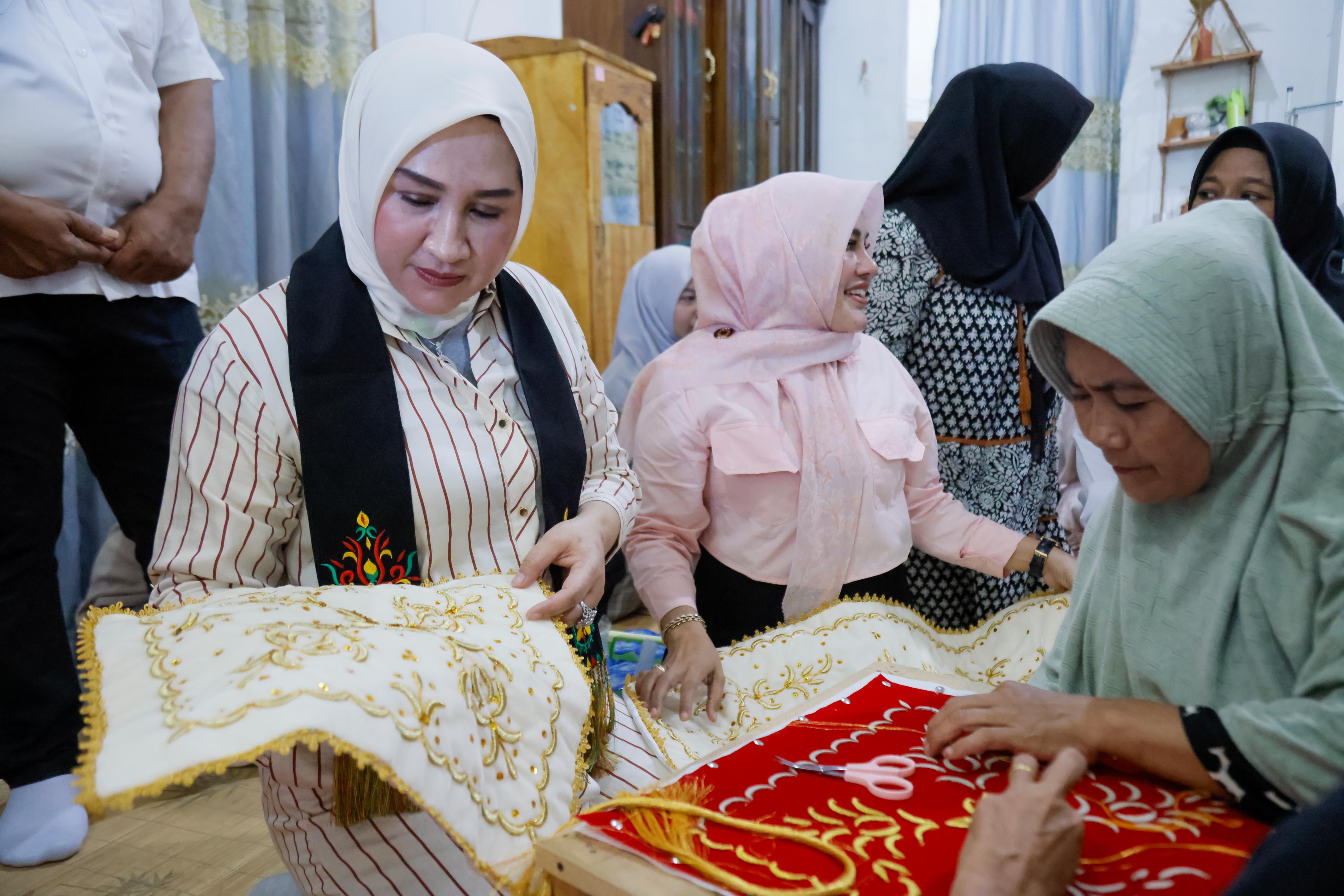 Marlina Muzakir: Produk Kerajinan Aceh Harus Mendunia