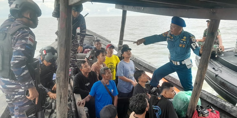 TNI AL Gagalkan Penyelundupan Puluhan Pekerja Migran Ilegal dari Malaysia