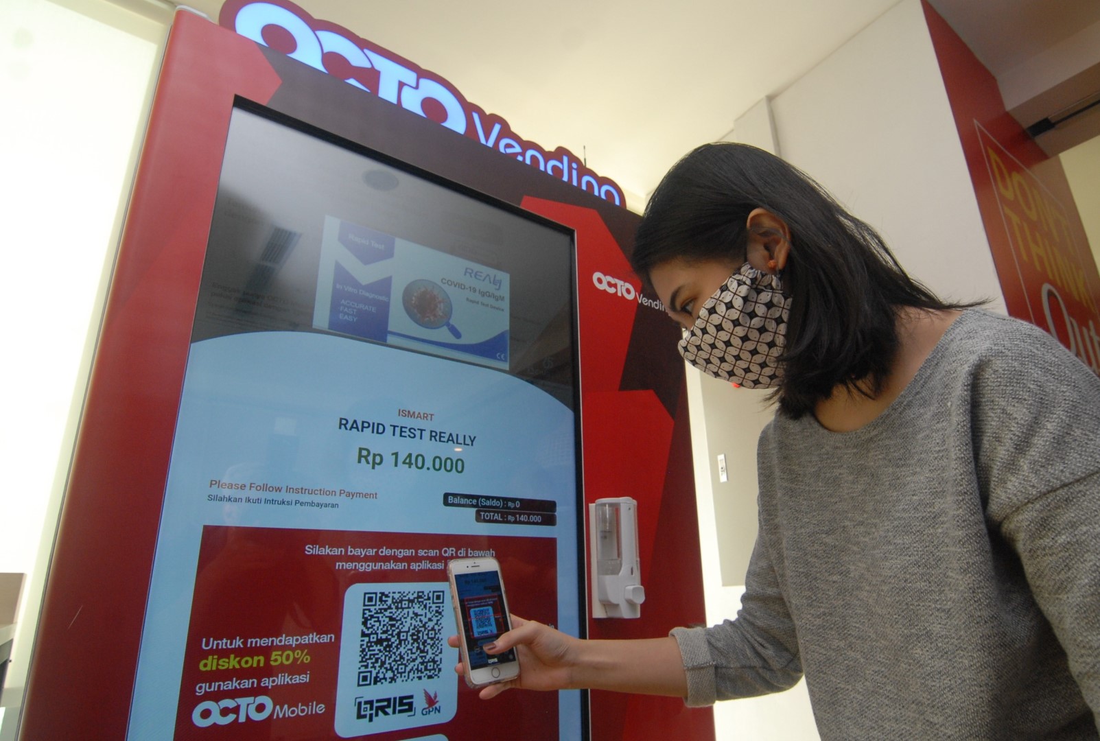 OCTO Vending, Beli Masker dengan Qris System